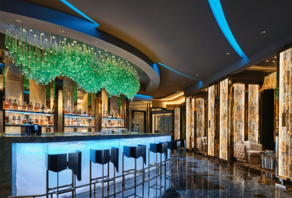 World's highest luxury hotel has opened its doors in Shanghai | Luxus ...
