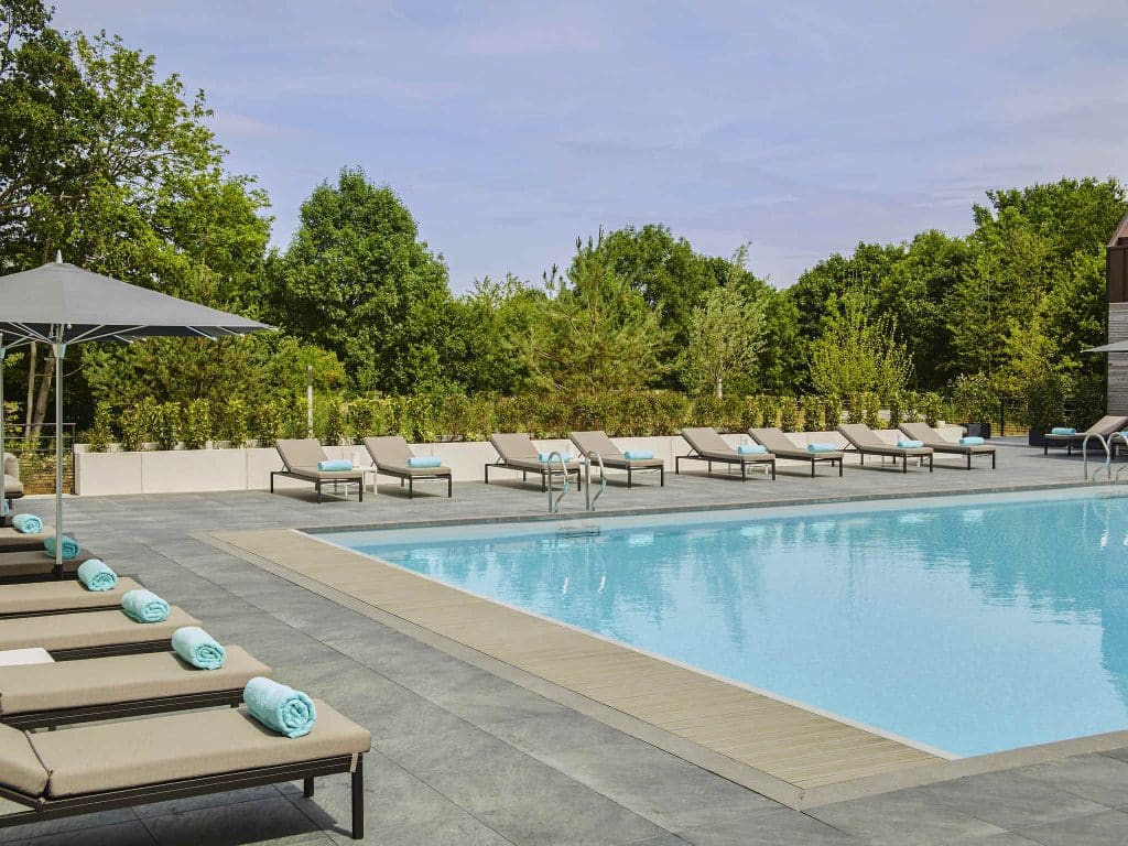 The best hotels with outdoor pool in Paris and its surroundings | Luxus ...
