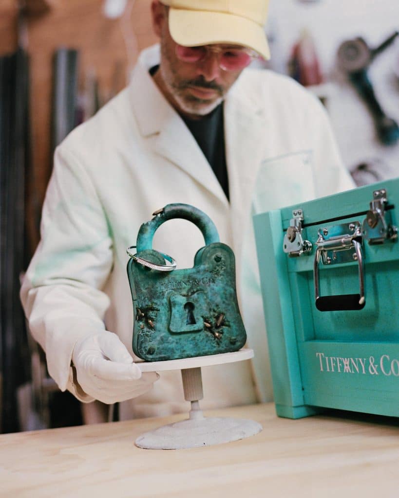 La nouvelle collaboration "Tiffany and Co. x Daniel Arsham" métamorphose le cadenas en œuvre d ...