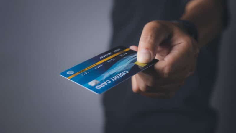 Carte bancaire (CB) haut de gamme Boursorama : l’essentiel à savoir