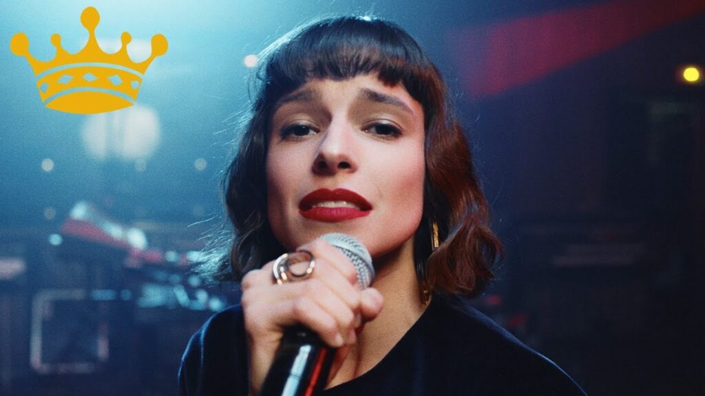 Flore Benguigui, L'Impératrice's vocalist, on the move | Luxus Magazine